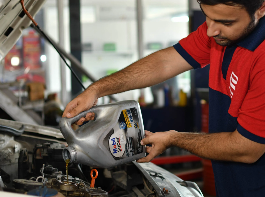 Engine oil: Which One to Choose and How it Works - 2024 Guide ...